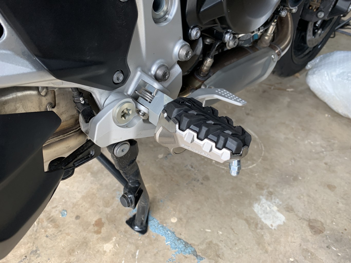 Foot Pegs - Modifications, Accessories, and Appearance - F900XR